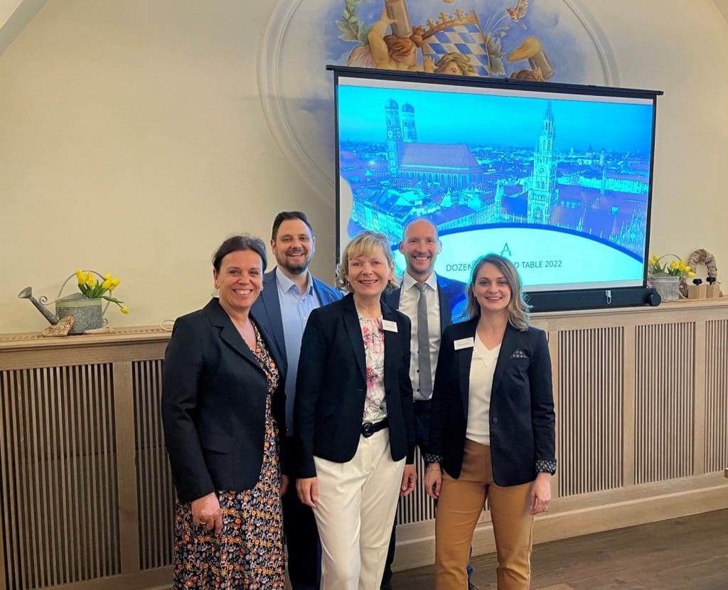 Alcon: Dozenten Round Table 2022 in München - FOCUS